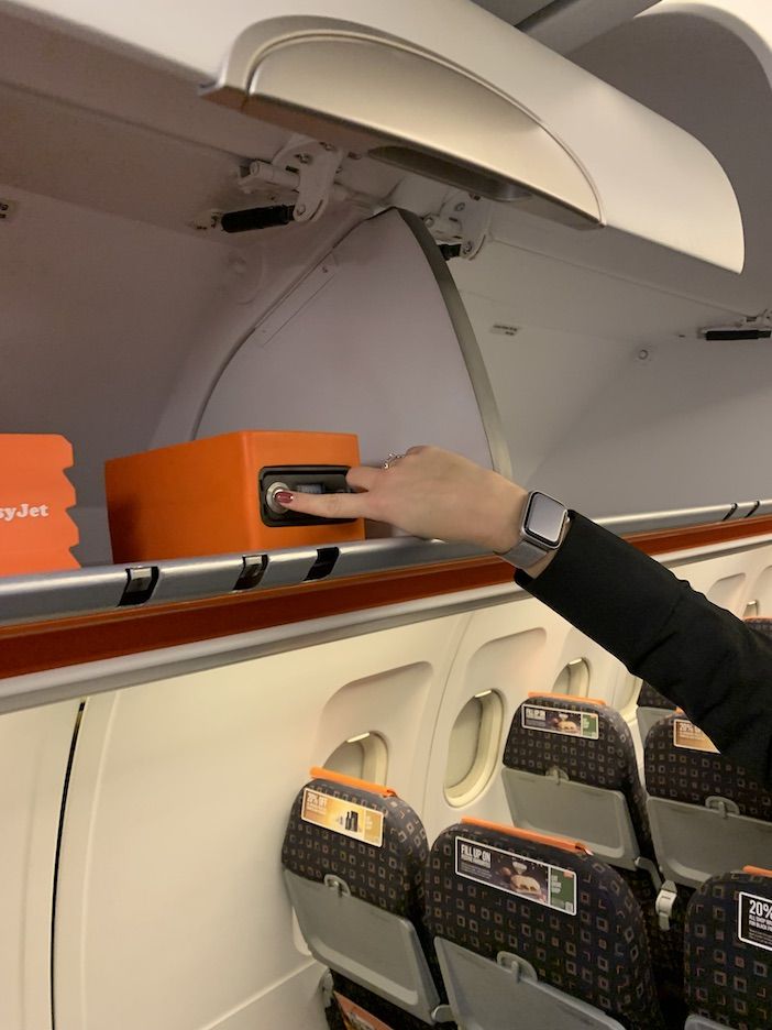 Passengers can now access entertainment onboard easyJet flights ...